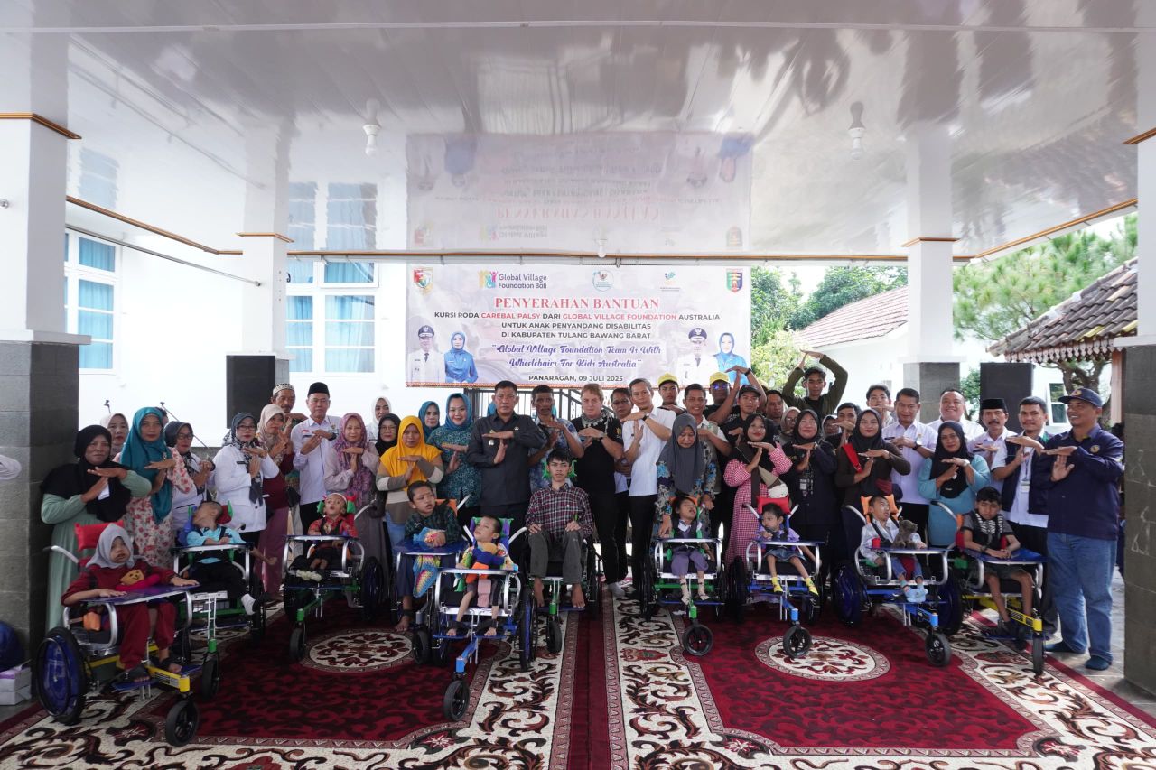 Pemkab Tubaba Serahkan Bantuan Kursi Roda untuk Anak Disabilitas dari ...
